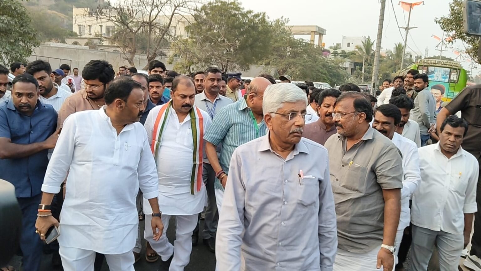 3 ದಿನದಲ್ಲಿ ಬಳ್ಳಾರಿ ಪೈರಿಂಗ್ ಘಟನೆ ವರದಿ ಸರಕಾರಕ್ಕೆ ಸಲ್ಲಿಕೆ: ಎಚ್.ಎಂ.ರೇವಣ್ಣ - Sanjevani